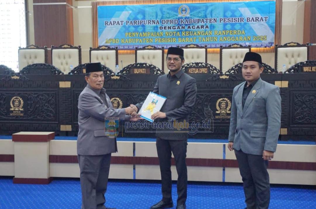 Wakil Bupati Zulqoini Syarif Hadiri Rapat Paripurna DPRD Pesibar Dengan Agenda Penyampaian Nota ...